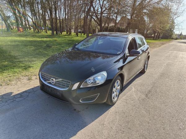 Black Volvo V60 2012 in Kaunas, with an engine capacity of 1.60 L and mileage of 300 thousand km for 4750 €, photo 1 on AUTOMOTO.COM.LV