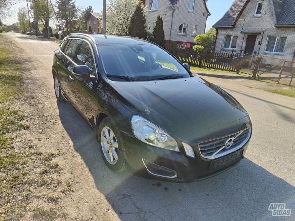 Black Volvo V60 2012 in Kaunas, with an engine capacity of 1.60 L and mileage of 300 thousand km for 4750 €, photo 2 on AUTOMOTO.COM.LV