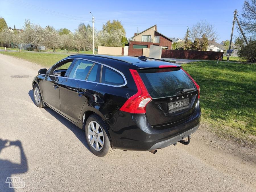 Black Volvo V60 2012 in Kaunas, with an engine capacity of 1.60 L and mileage of 300 thousand km for 4750 €, photo 5 on AUTOMOTO.COM.LV
