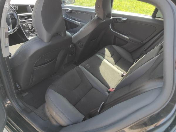 Black Volvo V60 2012 in Kaunas, with an engine capacity of 1.60 L and mileage of 300 thousand km for 4750 €, photo 6 on AUTOMOTO.COM.LV