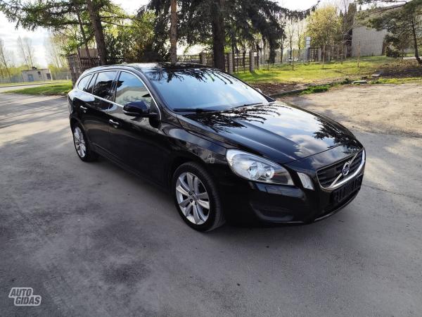 Melns Volvo V60 2012 Pakruojis, ar dzinēja tilpumu 2.40 L un nobraukumu 320 tūkst. km par 5400 €, foto 1 vietnē AUTOMOTO.COM.LV
