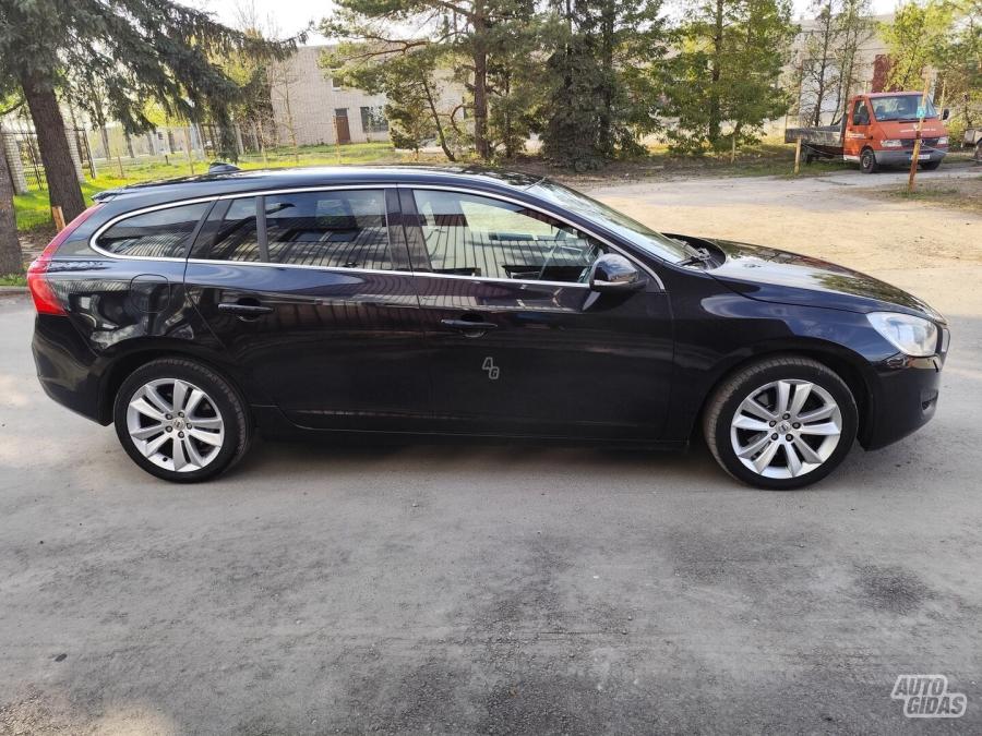 Melns Volvo V60 2012 Pakruojis, ar dzinēja tilpumu 2.40 L un nobraukumu 320 tūkst. km par 5400 €, foto 3 vietnē AUTOMOTO.COM.LV