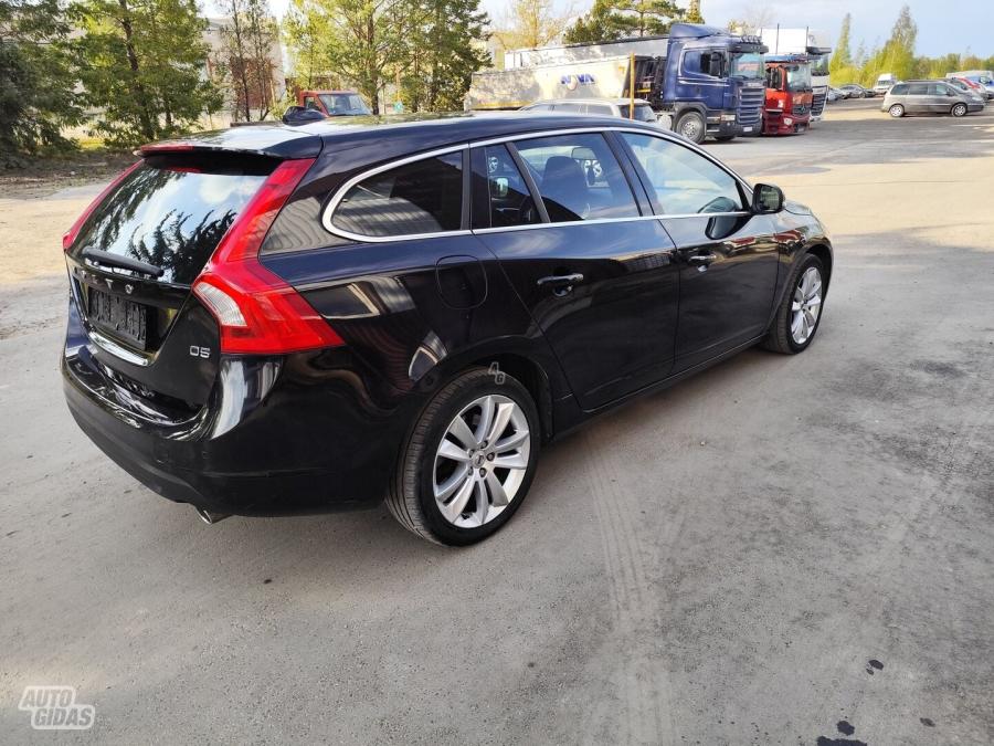 Melns Volvo V60 2012 Pakruojis, ar dzinēja tilpumu 2.40 L un nobraukumu 320 tūkst. km par 5400 €, foto 4 vietnē AUTOMOTO.COM.LV