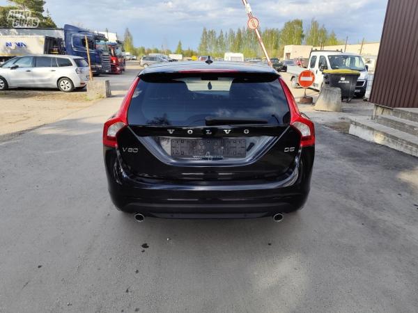 Melns Volvo V60 2012 Pakruojis, ar dzinēja tilpumu 2.40 L un nobraukumu 320 tūkst. km par 5400 €, foto 4 vietnē AUTOMOTO.COM.LV
