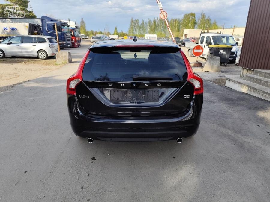 Melns Volvo V60 2012 Pakruojis, ar dzinēja tilpumu 2.40 L un nobraukumu 320 tūkst. km par 5400 €, foto 5 vietnē AUTOMOTO.COM.LV