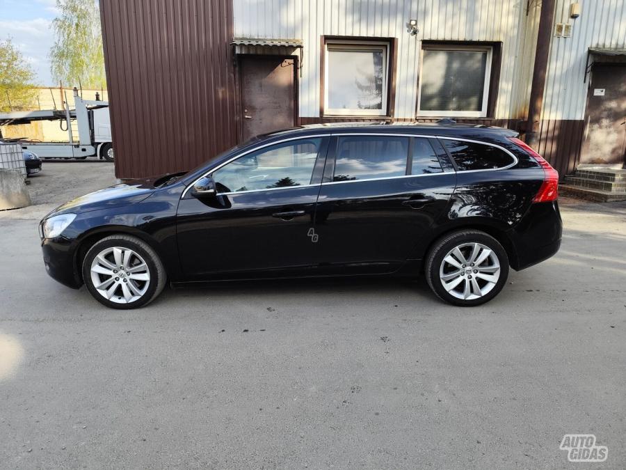 Melns Volvo V60 2012 Pakruojis, ar dzinēja tilpumu 2.40 L un nobraukumu 320 tūkst. km par 5400 €, foto 7 vietnē AUTOMOTO.COM.LV