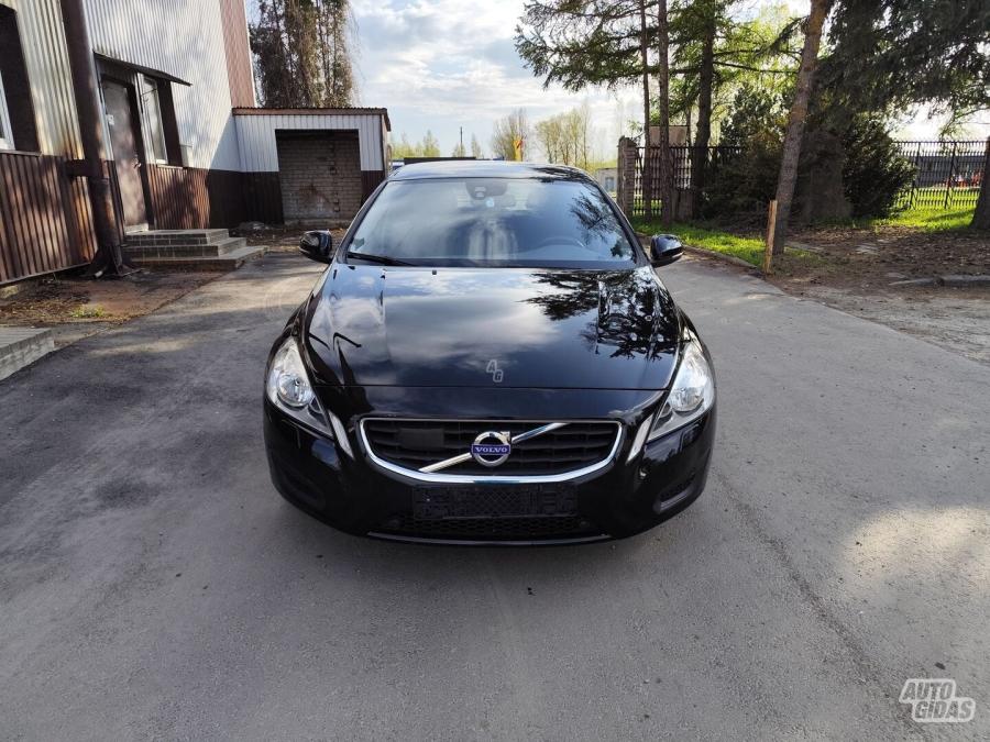 Melns Volvo V60 2012 Pakruojis, ar dzinēja tilpumu 2.40 L un nobraukumu 320 tūkst. km par 5400 €, foto 9 vietnē AUTOMOTO.COM.LV