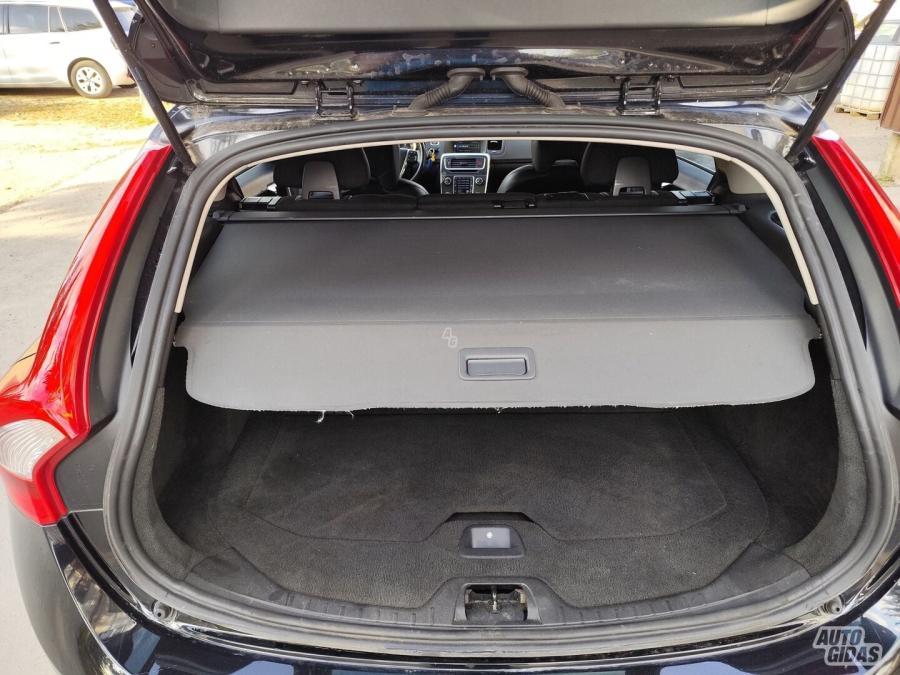 Melns Volvo V60 2012 Pakruojis, ar dzinēja tilpumu 2.40 L un nobraukumu 320 tūkst. km par 5400 €, foto 10 vietnē AUTOMOTO.COM.LV