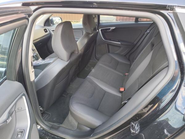 Melns Volvo V60 2012 Pakruojis, ar dzinēja tilpumu 2.40 L un nobraukumu 320 tūkst. km par 5400 €, foto 10 vietnē AUTOMOTO.COM.LV