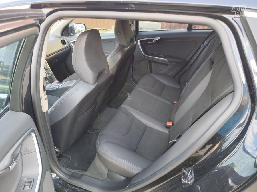 Melns Volvo V60 2012 Pakruojis, ar dzinēja tilpumu 2.40 L un nobraukumu 320 tūkst. km par 5400 €, foto 11 vietnē AUTOMOTO.COM.LV