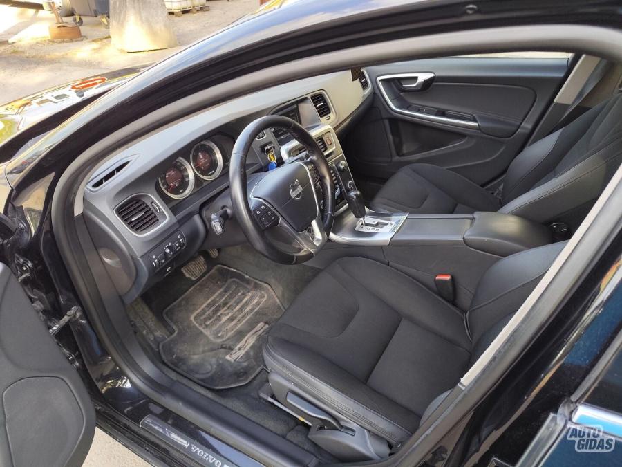 Melns Volvo V60 2012 Pakruojis, ar dzinēja tilpumu 2.40 L un nobraukumu 320 tūkst. km par 5400 €, foto 12 vietnē AUTOMOTO.COM.LV
