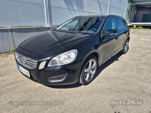 Melns Volvo V60 2012 Pērnava, ar dzinēja tilpumu 1.60 L un nobraukumu 353 tūkst. km par 3999 €, foto 1 vietnē AUTOMOTO.COM.LV