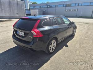 Black Volvo V60 2012 in Parnu, with an engine capacity of 1.60 L and mileage of 353 thousand km for 3999 €, photo 5 on AUTOMOTO.COM.LV