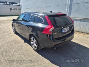 Black Volvo V60 2012 in Parnu, with an engine capacity of 1.60 L and mileage of 353 thousand km for 3999 €, photo 7 on AUTOMOTO.COM.LV