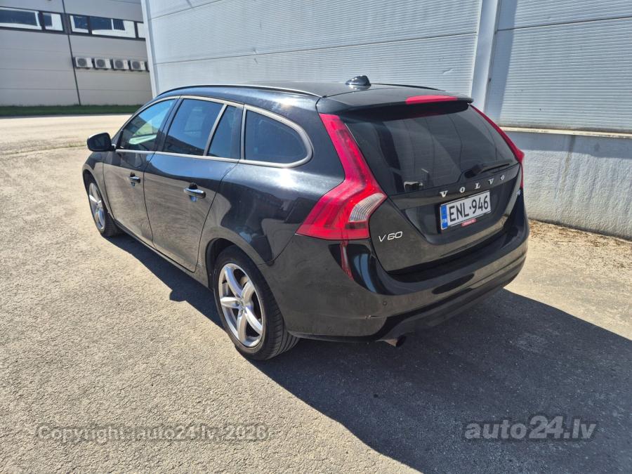 Black Volvo V60 2012 in Parnu, with an engine capacity of 1.60 L and mileage of 353 thousand km for 3999 €, photo 7 on AUTOMOTO.COM.LV