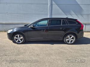 Black Volvo V60 2012 in Parnu, with an engine capacity of 1.60 L and mileage of 353 thousand km for 3999 €, photo 8 on AUTOMOTO.COM.LV