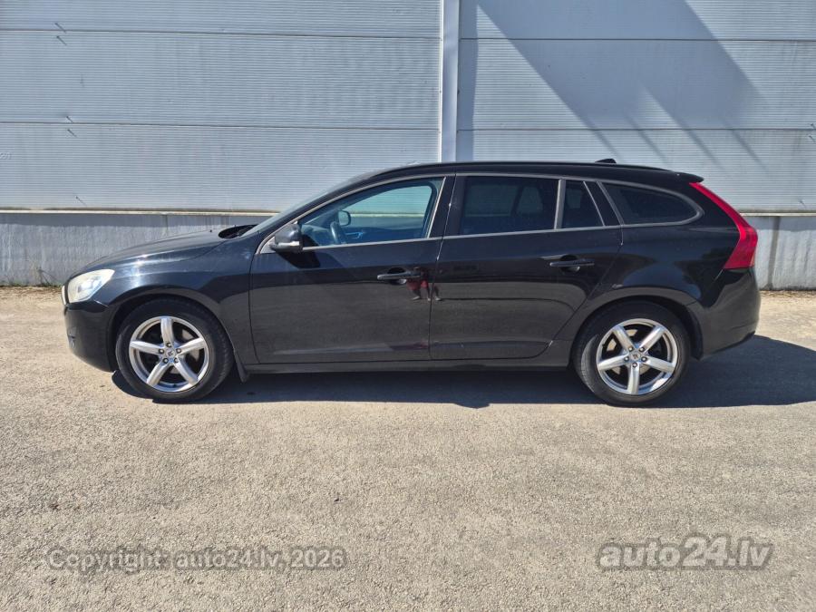 Black Volvo V60 2012 in Parnu, with an engine capacity of 1.60 L and mileage of 353 thousand km for 3999 €, photo 8 on AUTOMOTO.COM.LV