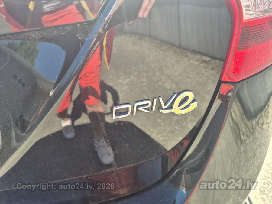 Black Volvo V60 2012 in Parnu, with an engine capacity of 1.60 L and mileage of 353 thousand km for 3999 €, photo 9 on AUTOMOTO.COM.LV