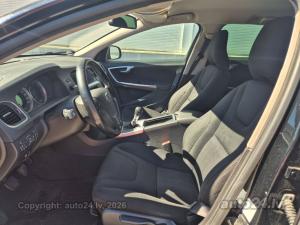 Black Volvo V60 2012 in Parnu, with an engine capacity of 1.60 L and mileage of 353 thousand km for 3999 €, photo 10 on AUTOMOTO.COM.LV