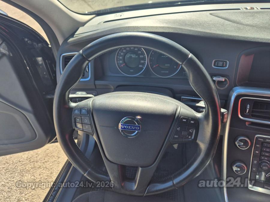 Black Volvo V60 2012 in Parnu, with an engine capacity of 1.60 L and mileage of 353 thousand km for 3999 €, photo 13 on AUTOMOTO.COM.LV