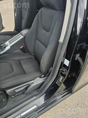 Black Volvo V60 2012 in Riga, with an engine capacity of 1.60 L and mileage of 330 thousand km for 4450 €, photo 7 on AUTOMOTO.COM.LV