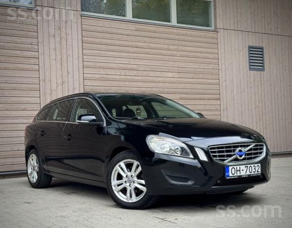Melns Volvo V60 2012 Jelgava, ar dzinēja tilpumu 2.00 L un nobraukumu 0 tūkst. km par 6850 €, foto 1 vietnē AUTOMOTO.COM.LV