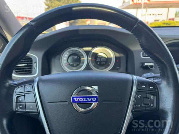 Melns Volvo V60 2012 Liepāja, ar dzinēja tilpumu 2.00 L un nobraukumu 344 tūkst. km par 5200 €, foto 4 vietnē AUTOMOTO.COM.LV