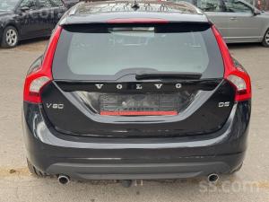 Black Volvo V60 2012 in Riga, with an engine capacity of 2.40 L and mileage of 248 thousand km for 6550 €, photo 7 on AUTOMOTO.COM.LV