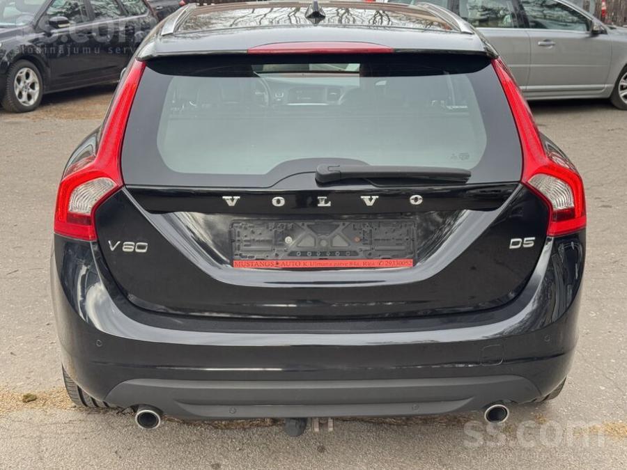 Black Volvo V60 2012 in Riga, with an engine capacity of 2.40 L and mileage of 248 thousand km for 6550 €, photo 7 on AUTOMOTO.COM.LV