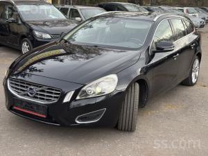 Black Volvo V60 2012 in Riga, with an engine capacity of 2.40 L and mileage of 248 thousand km for 6550 €, photo 9 on AUTOMOTO.COM.LV