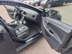 Black Volvo V60 2012 in Riga, with an engine capacity of 2.40 L and mileage of 248 thousand km for 6550 €, photo 11 on AUTOMOTO.COM.LV