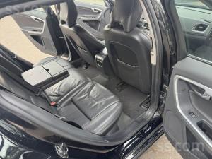 Black Volvo V60 2012 in Riga, with an engine capacity of 2.40 L and mileage of 248 thousand km for 6550 €, photo 12 on AUTOMOTO.COM.LV