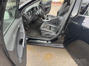 Black Volvo V60 2012 in Riga, with an engine capacity of 2.40 L and mileage of 248 thousand km for 6550 €, photo 15 on AUTOMOTO.COM.LV