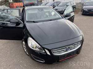 Black Volvo V60 2012 in Riga, with an engine capacity of 2.40 L and mileage of 248 thousand km for 6550 €, photo 20 on AUTOMOTO.COM.LV
