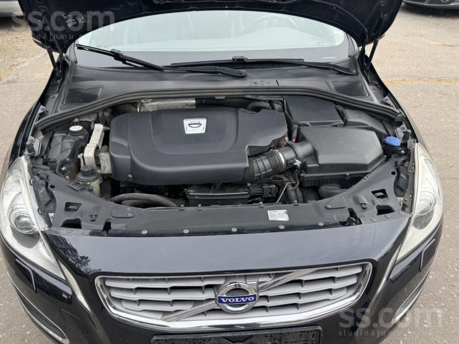Black Volvo V60 2012 in Riga, with an engine capacity of 2.40 L and mileage of 248 thousand km for 6550 €, photo 22 on AUTOMOTO.COM.LV