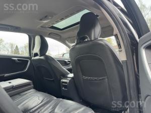 Black Volvo V60 2012 in Riga, with an engine capacity of 2.40 L and mileage of 248 thousand km for 6550 €, photo 23 on AUTOMOTO.COM.LV