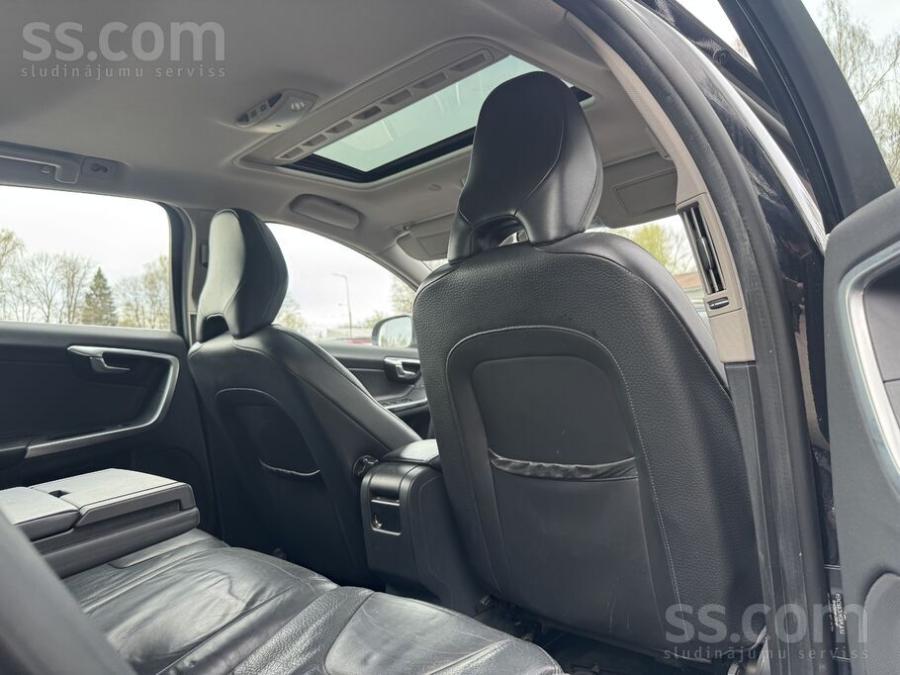 Black Volvo V60 2012 in Riga, with an engine capacity of 2.40 L and mileage of 248 thousand km for 6550 €, photo 23 on AUTOMOTO.COM.LV