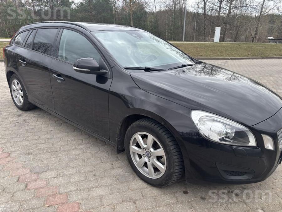 Melns Volvo V60 2012 Valmiera, ar dzinēja tilpumu 1.60 L un nobraukumu 270 tūkst. km par 3650 €, foto 3 vietnē AUTOMOTO.COM.LV