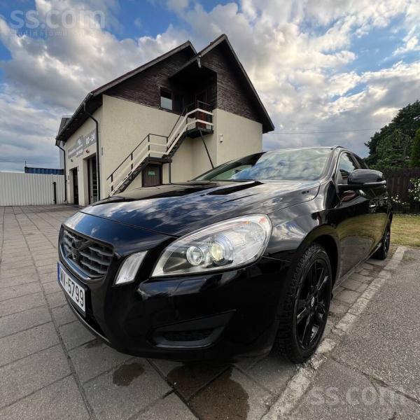 Melns Volvo V60 2012 Rīga, ar dzinēja tilpumu 1.60 L un nobraukumu 318 tūkst. km par 5150 €, foto 3 vietnē AUTOMOTO.COM.LV
