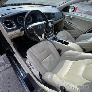 Black Volvo V60 2012 in Riga, with an engine capacity of 1.60 L and mileage of 318 thousand km for 5150 €, photo 8 on AUTOMOTO.COM.LV