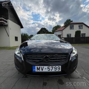 Melns Volvo V60 2012 Rīga, ar dzinēja tilpumu 1.60 L un nobraukumu 318 tūkst. km par 5050 €, foto 3 vietnē AUTOMOTO.COM.LV