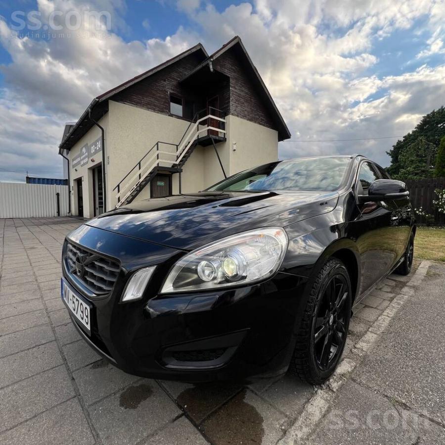 Melns Volvo V60 2012 Rīga, ar dzinēja tilpumu 1.60 L un nobraukumu 318 tūkst. km par 5050 €, foto 7 vietnē AUTOMOTO.COM.LV