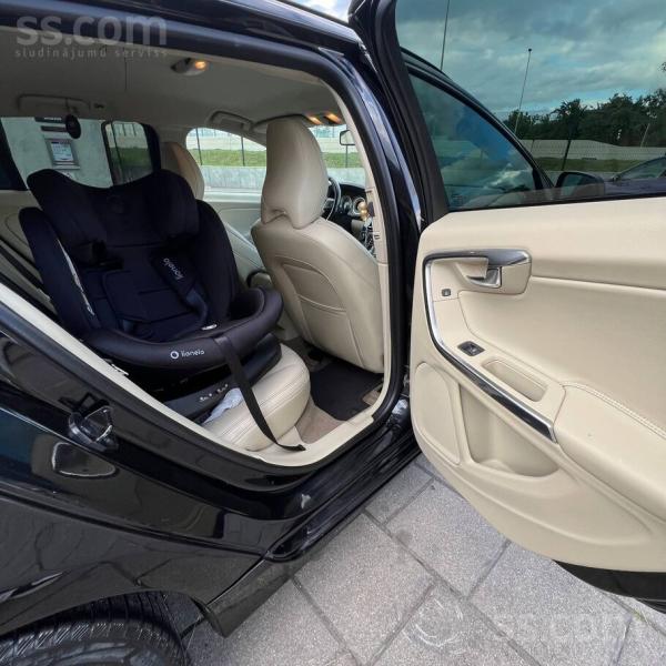 Black Volvo V60 2012 in Riga, with an engine capacity of 1.60 L and mileage of 318 thousand km for 5050 €, photo 7 on AUTOMOTO.COM.LV