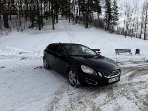 Melns Volvo V60 2012 Tukums, ar dzinēja tilpumu 1.60 L un nobraukumu 334 tūkst. km par 4100 €, foto  vietnē AUTOMOTO.COM.LV
