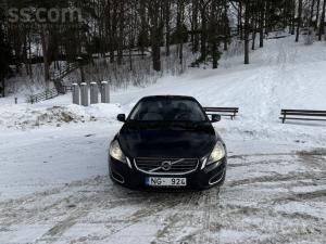 Черный Вольво B60 2012 в Тукумс, объемом двигателя 1.60 л и пробегом 334 тыс. км за 4100 €, фото 3 на AUTOMOTO.COM.LV