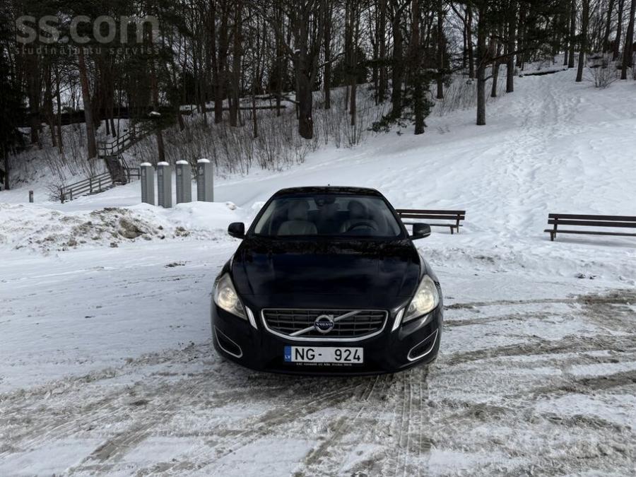 Черный Вольво B60 2012 в Тукумс, объемом двигателя 1.60 л и пробегом 334 тыс. км за 4100 €, фото 3 на AUTOMOTO.COM.LV