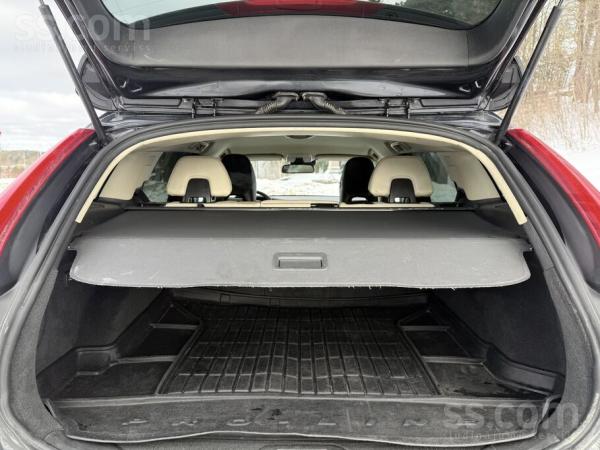 Black Volvo V60 2012 in Tukums, with an engine capacity of 1.60 L and mileage of 334 thousand km for 4100 €, photo 6 on AUTOMOTO.COM.LV