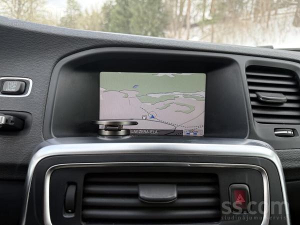 Black Volvo V60 2012 in Tukums, with an engine capacity of 1.60 L and mileage of 334 thousand km for 4100 €, photo 8 on AUTOMOTO.COM.LV