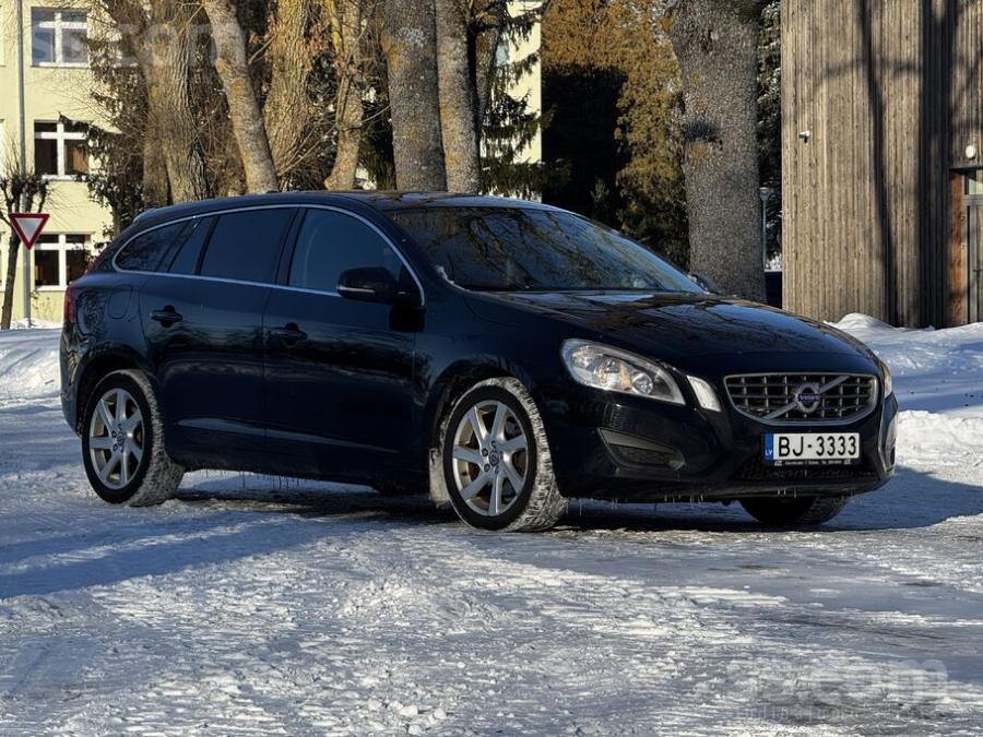 Black Volvo V60 2012 in Dobele, with an engine capacity of 2.00 L and mileage of 405 thousand km for 4350 €, photo 1 on AUTOMOTO.COM.LV