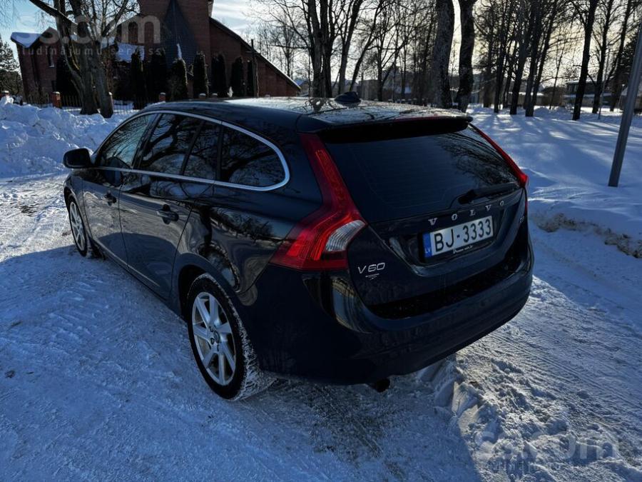 Black Volvo V60 2012 in Dobele, with an engine capacity of 2.00 L and mileage of 405 thousand km for 4350 €, photo 5 on AUTOMOTO.COM.LV